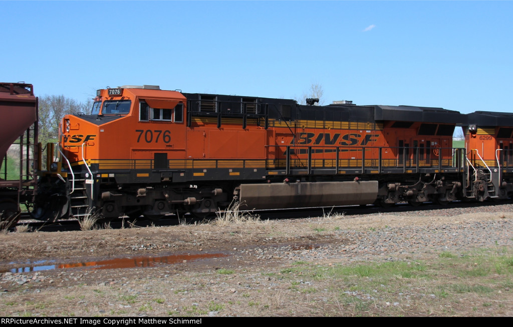 BNSF 7076